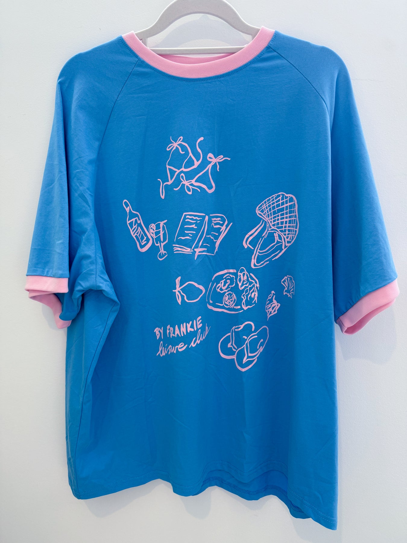 leisure club tee- By Frankie – Chasing The Sun Store